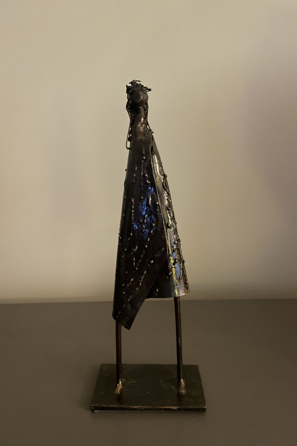 Demir Kadın Heykel - mutlumikrop.com