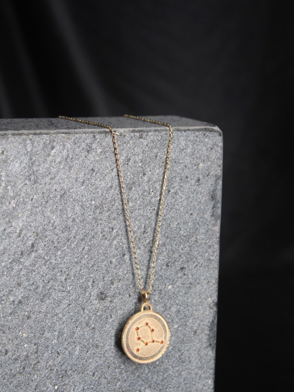 Başak Burcu Yıldız Kolye/Küçük Madalyon - mutlumikrop.com