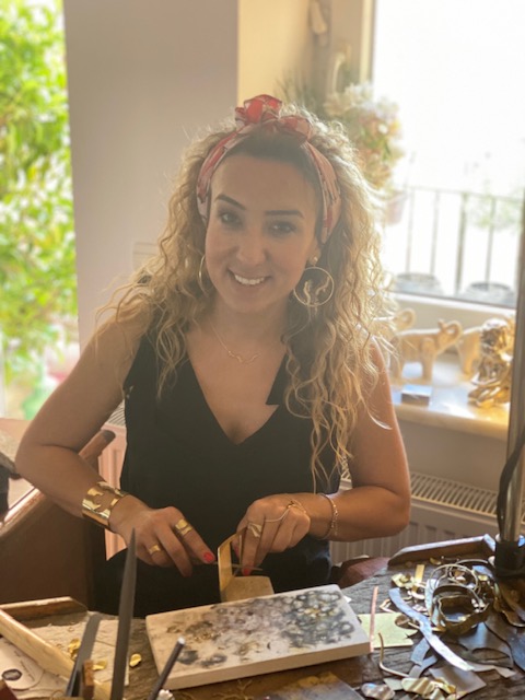 Hande Hekimhan - mutlumikrop.com